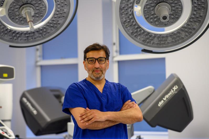 Super Surgeons: Consultant Oesophageal and Gastric Cancer Surgeon Mr ...